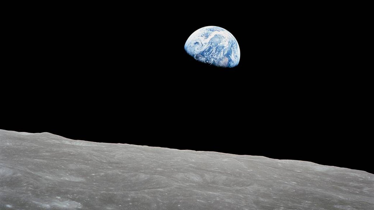 50 Years Ago, NASA's 'Earthrise' Photo Became a Gift to Humanity | The ...