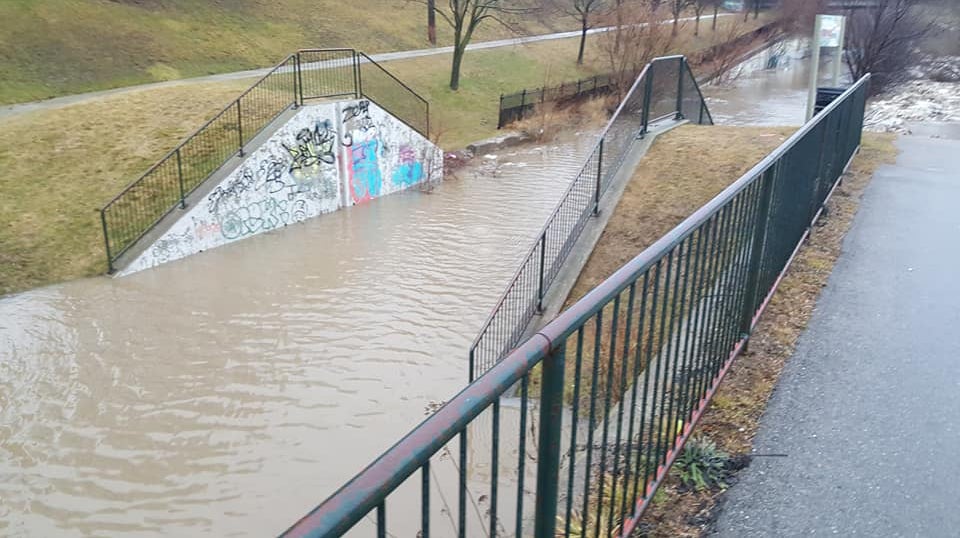 Flooded Neighbourhood in Brantford, Ontario, Blames City | Weather.com