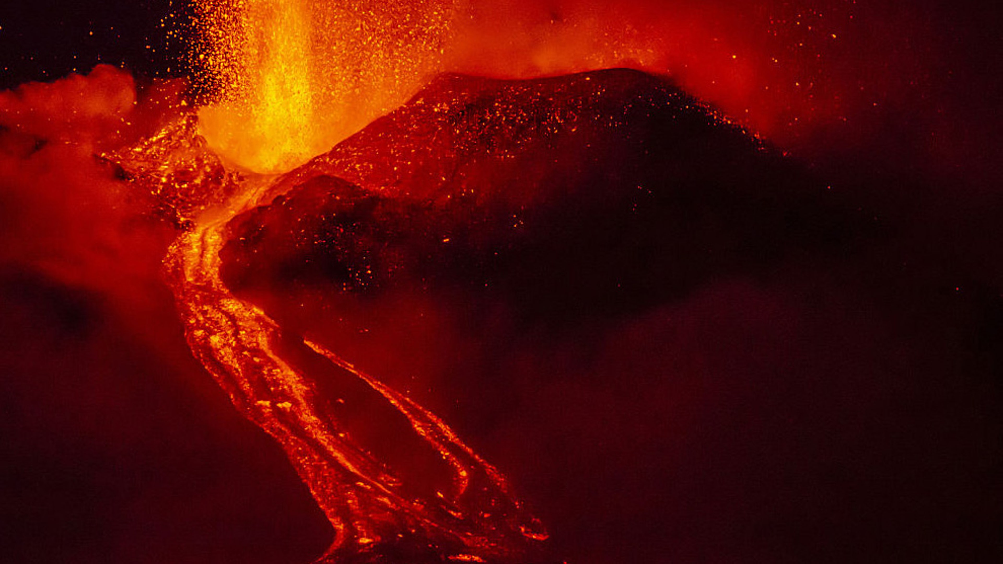 Fire Fills The Sky As Mount Etna Erupts | Weather.com