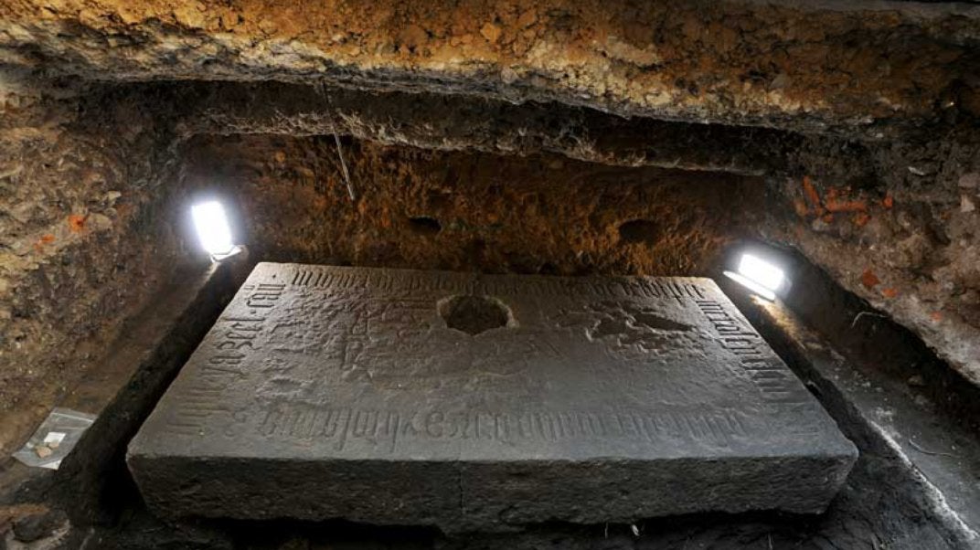 16th-Century Tomb of Catholic Priest Discovered in Aztec Temple Ruins ...