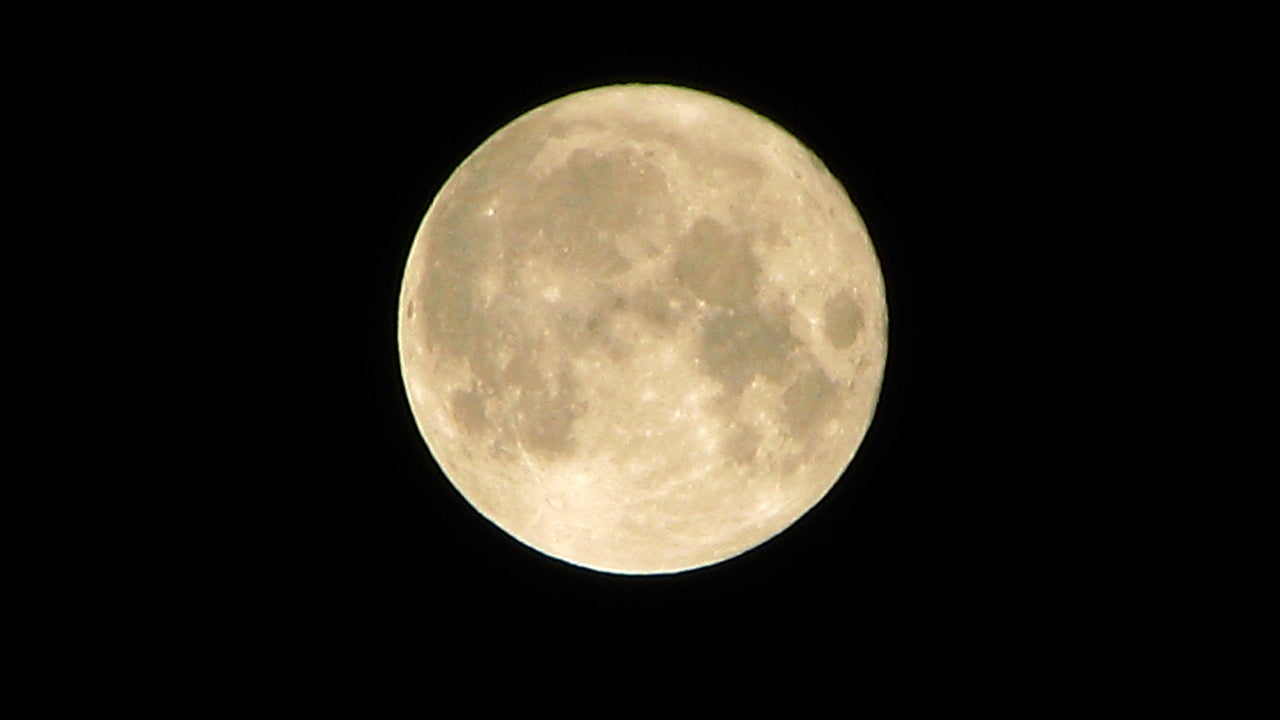 Will You Be Able to See the First Christmas Full Moon Since 1977? | The ...