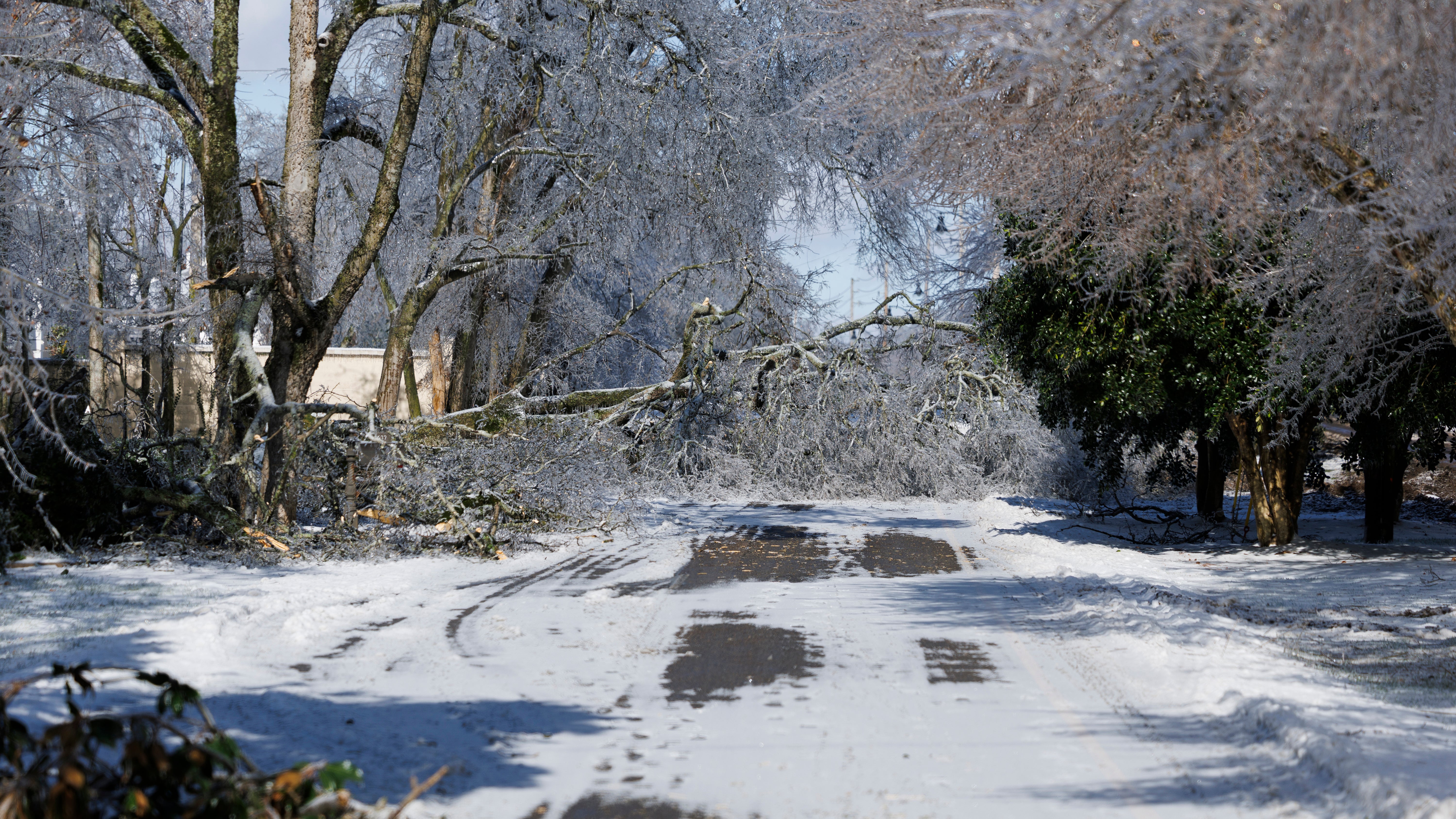 290,000 Without Power As Winter Storm Deaths Rise | Weather.com