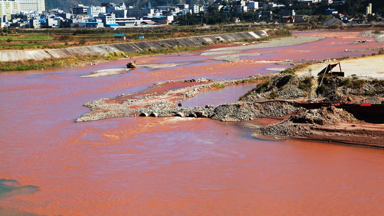 River in China Turns Bright Red, Takes on a 'Yin-Yang' Appearance | The ...