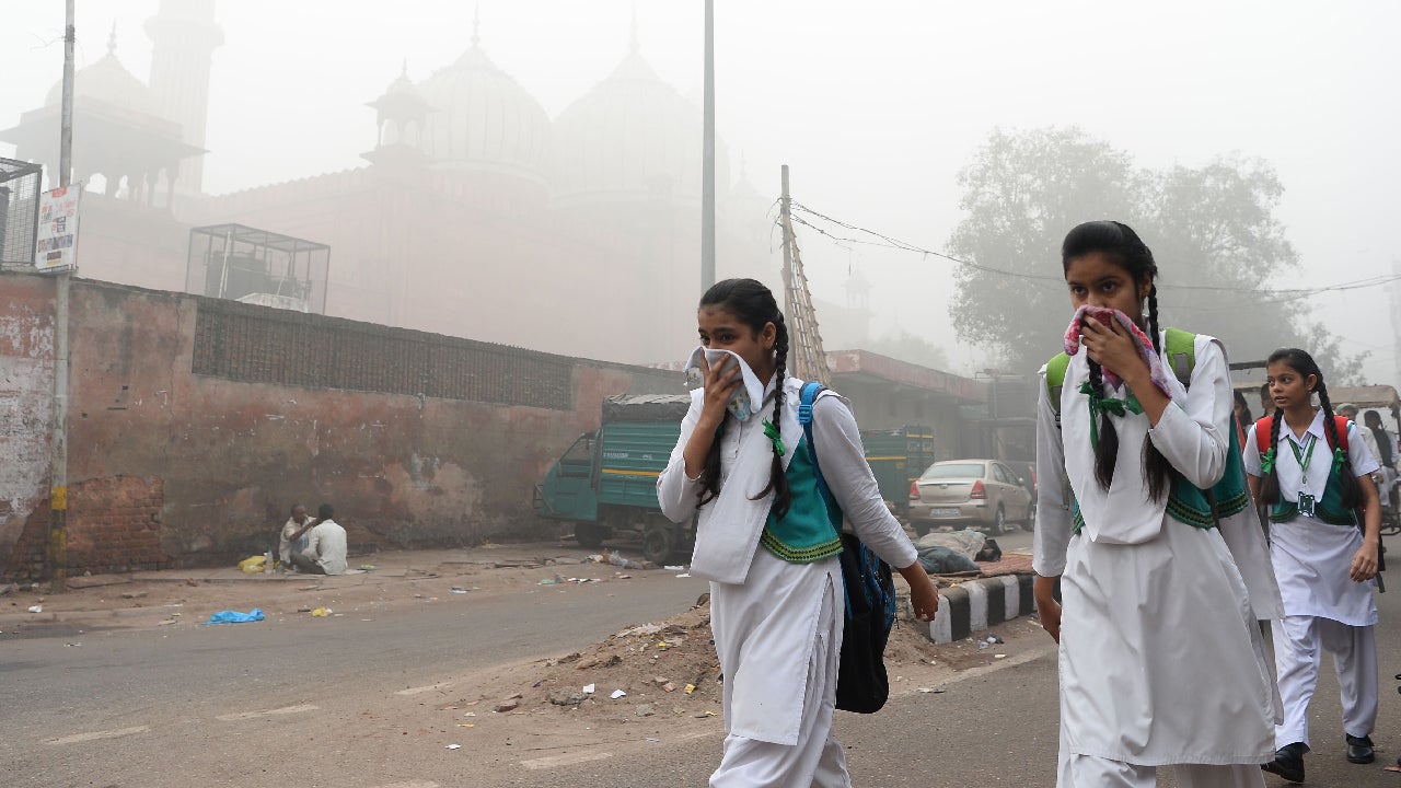 India, Pakistan Smog Chokes Entire Region; New Delhi 'Has Become a Gas ...