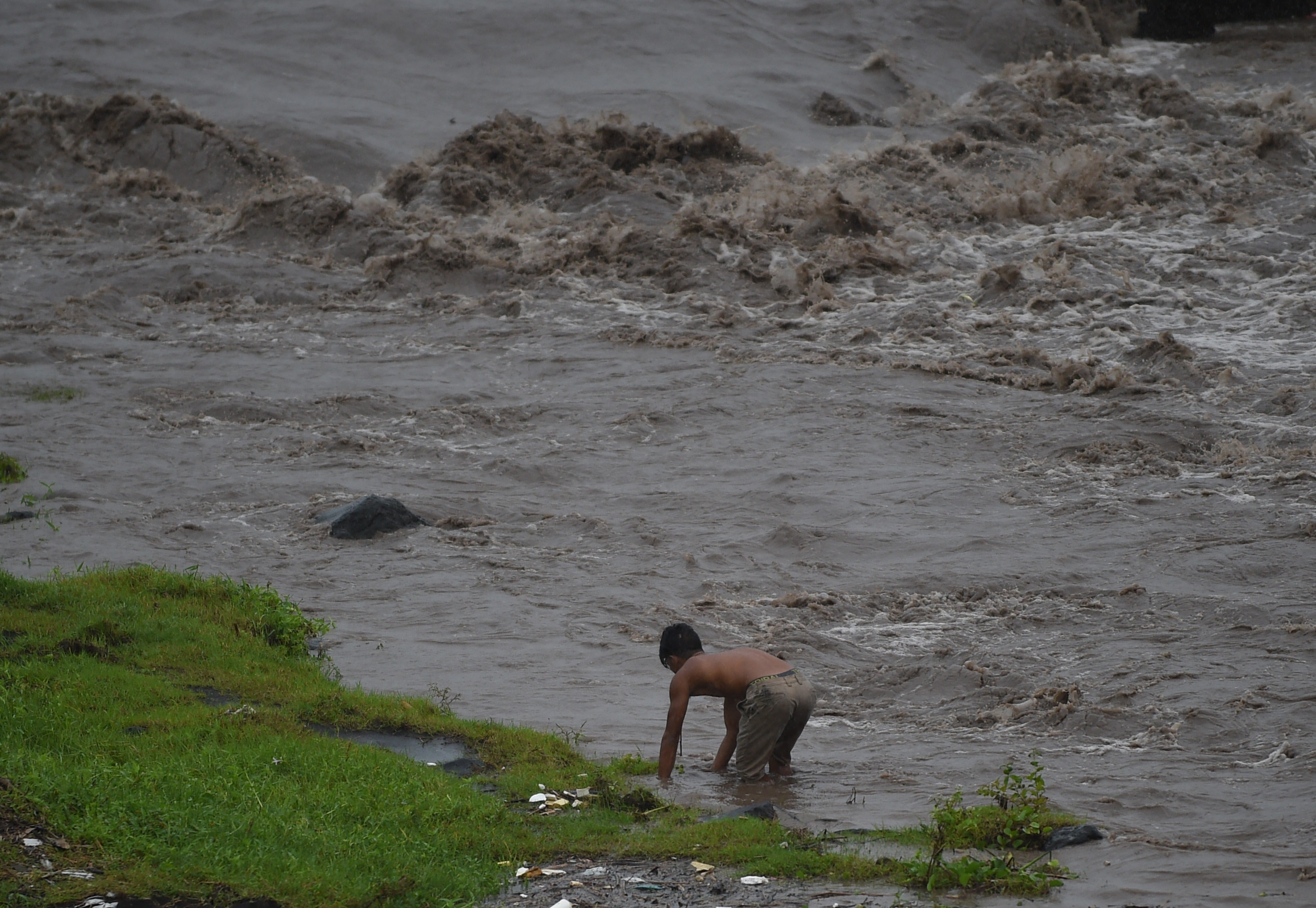 Heavy Rainfall Triggers Dangerous Mudslides on Philippines' Mayon ...