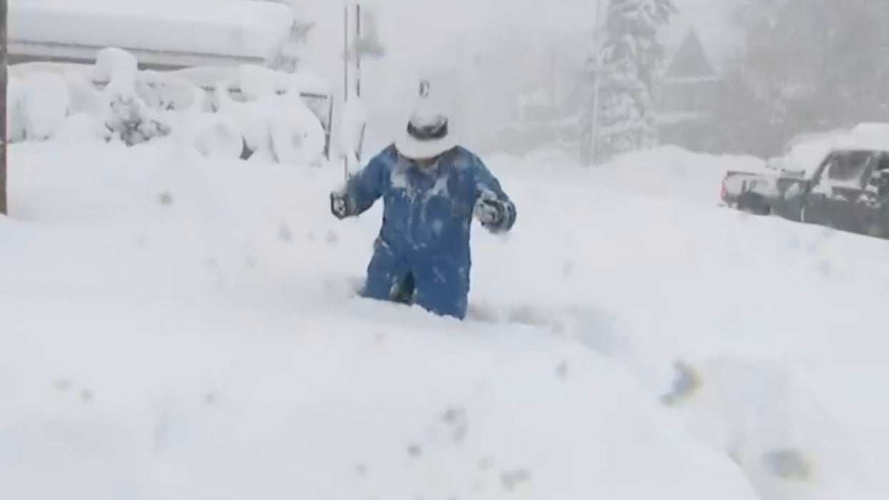 Cantore In Waist-Deep Snow - Videos from The Weather Channel