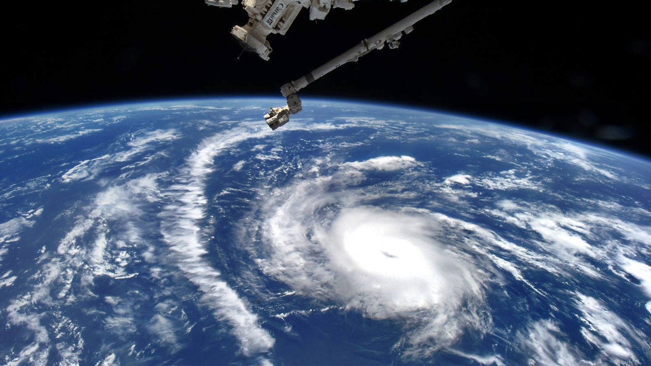 Astronaut Scott Kelly Shares Weather Photos From Space During One-Year ...