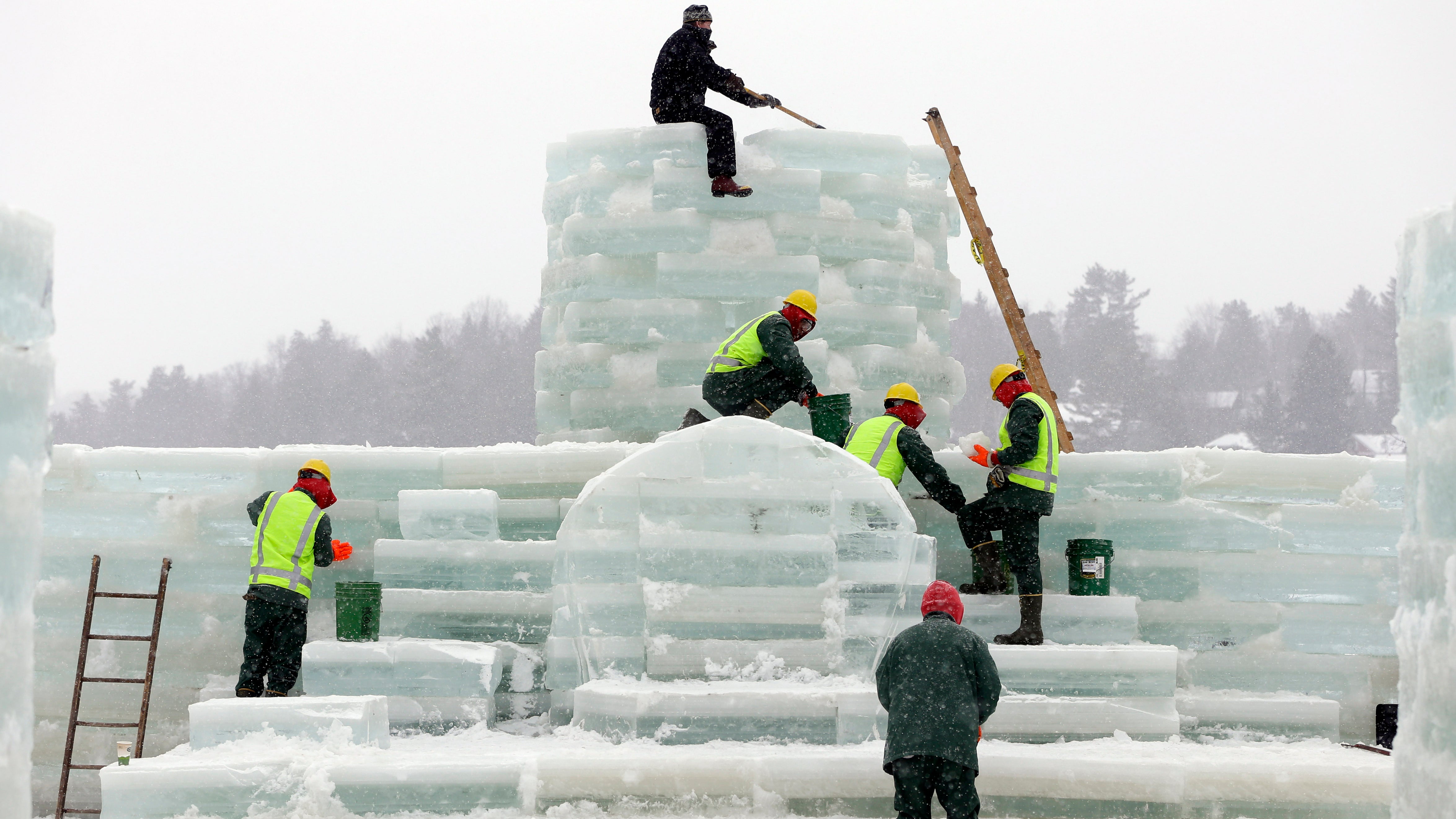 NY Inmates Help Build Ice Palace in Adirondacks | Weather.com
