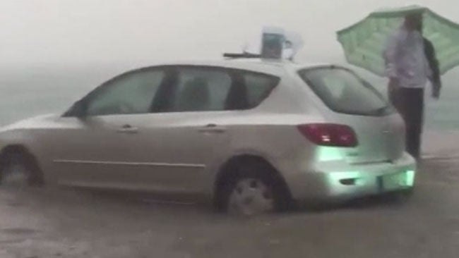 Heavy Rainfall, Flooding Disrupts Travel in Istanbul | The Weather Channel