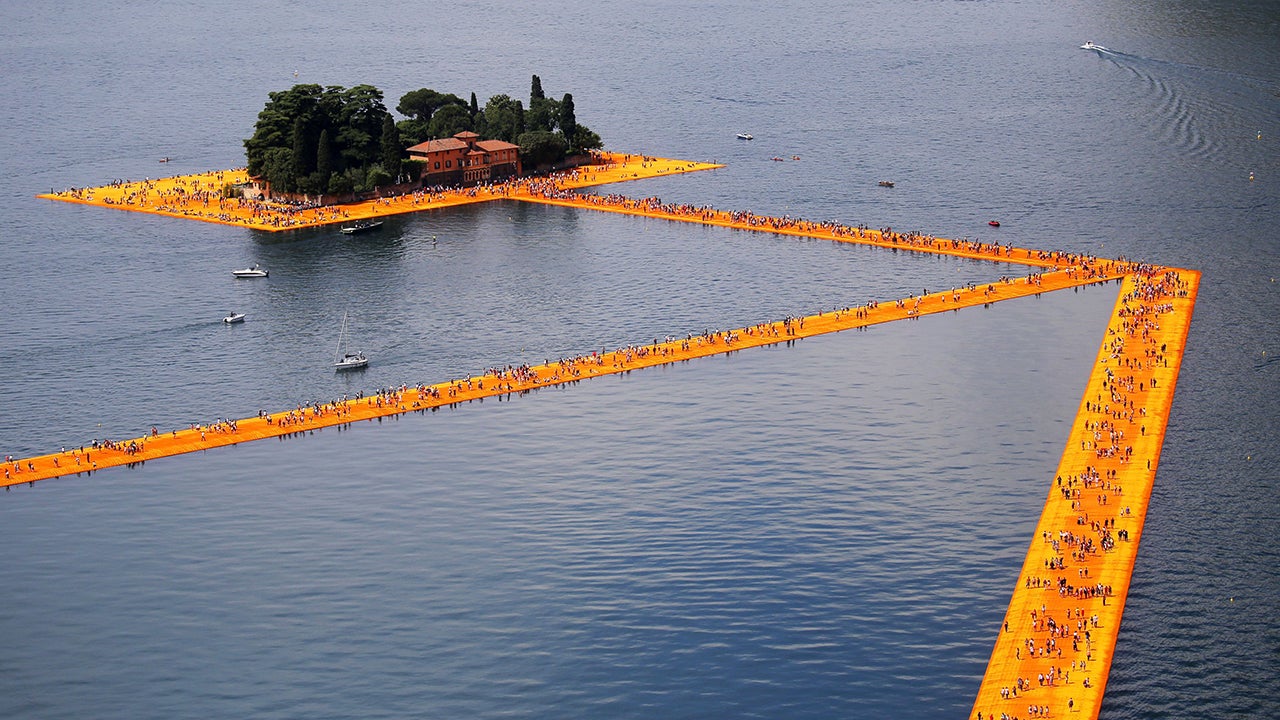 The Floating Piers Allow Visitors to Walk on Water (PHOTOS) | The ...