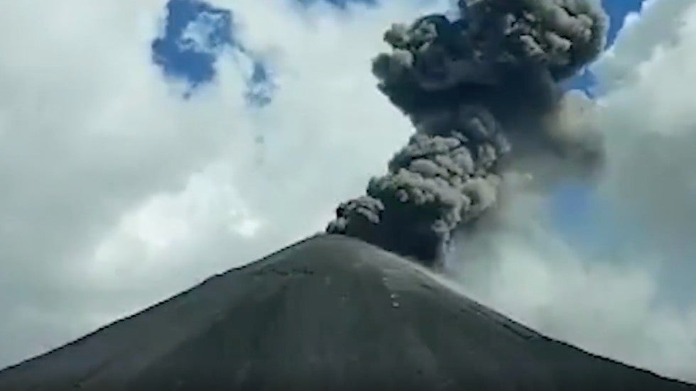 Guatemala Volcano Sends Hot Rocks 1,500 Feet into the Air - Videos from ...