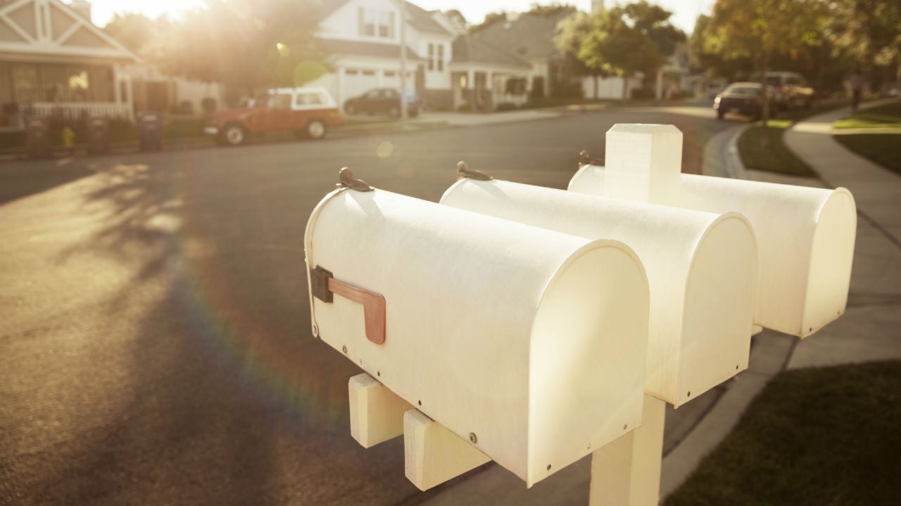 8-Year-Old Boy Surprises Mailman With Cold Treats During Last Week's ...