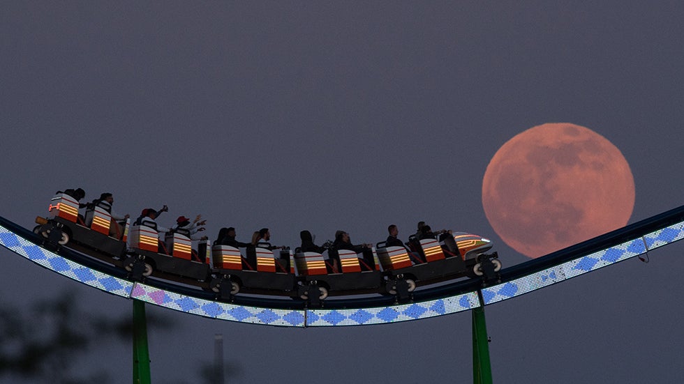 Spring's Pink Moon Rises (Photos) | The Weather Channel