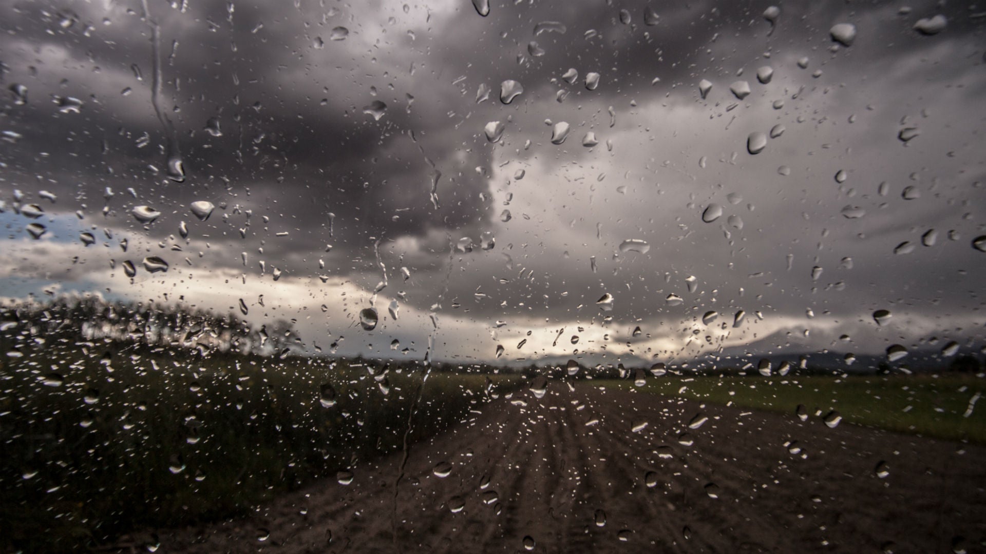 Chuva, trovoada e granizo continuam a atormentar o Norte e o Centro do ...