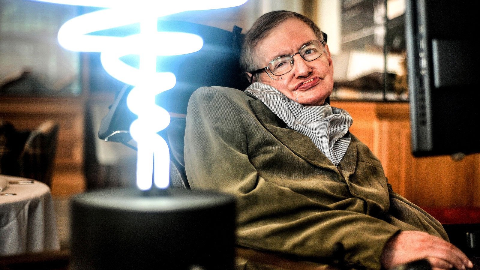 Morreu Stephen Hawking, o físico que desafiou a ciência e a doença ...