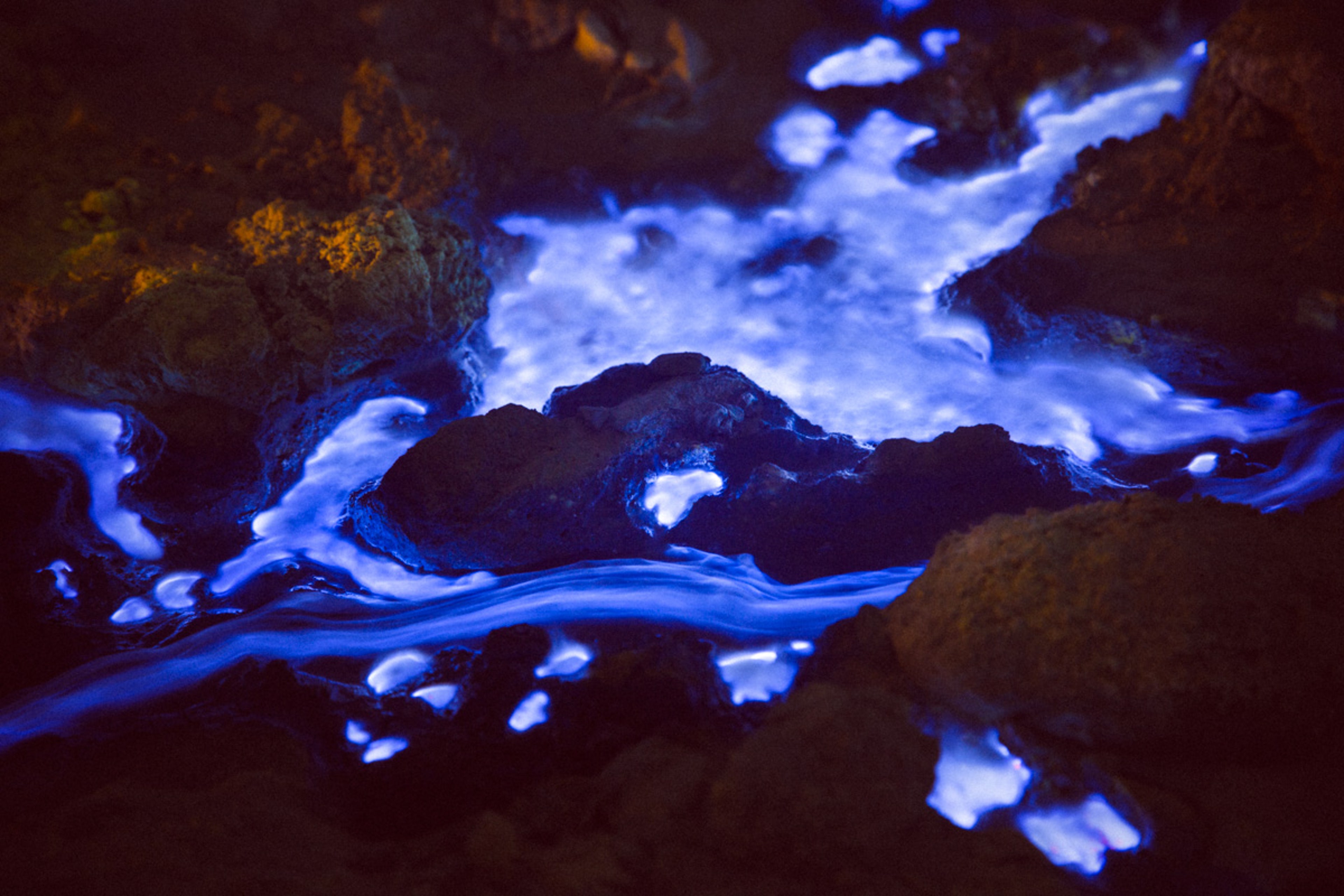 Photographer Captures Rare Phenomenon Inside Indonesian Volcano | The ...