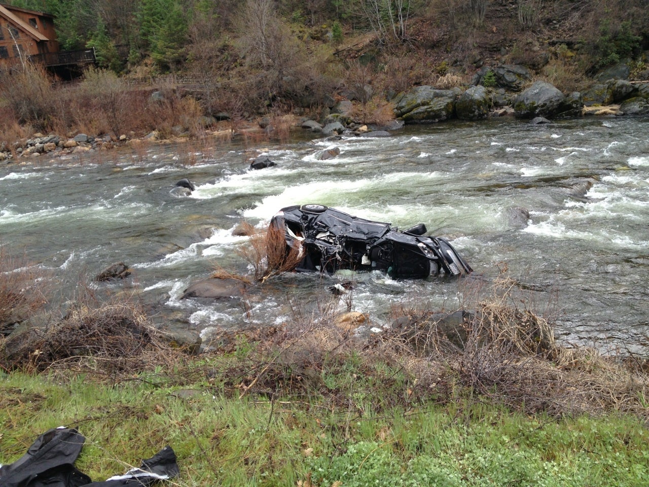 Kayaker Saves Family After Crash Into River | Weather.com