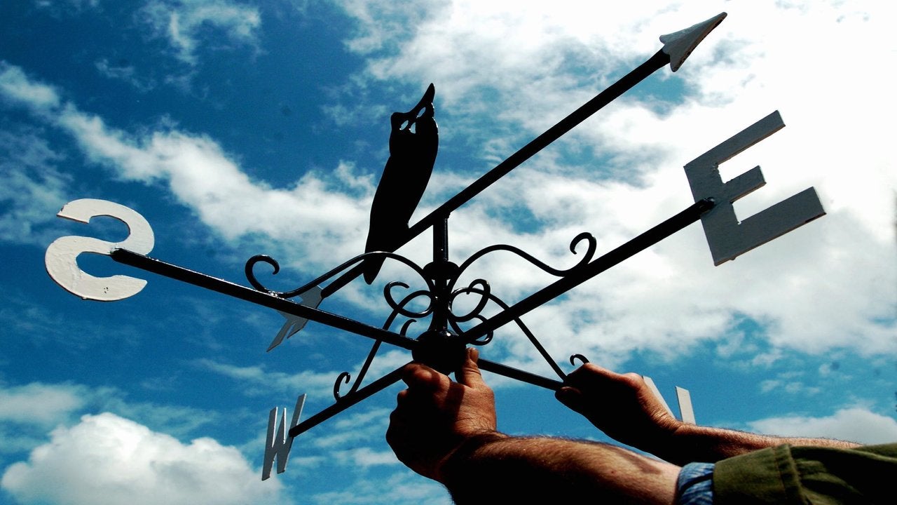 Britain to warm up as change in wind direction lifts temperatures above ...