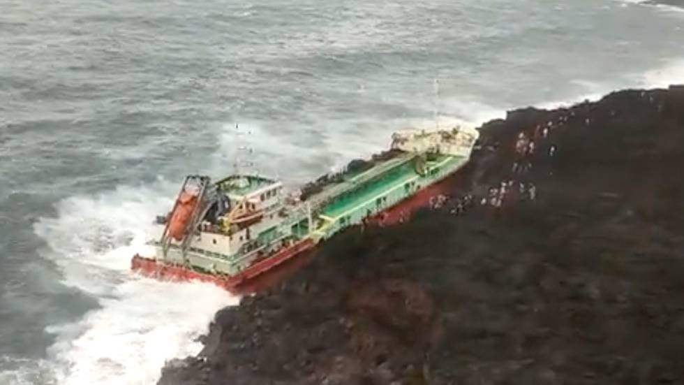 Powerful Winds Send Tanker Crashing Onto Rocks - Videos from The ...