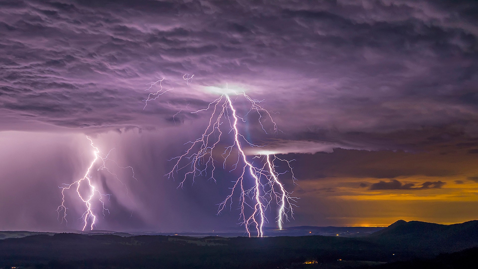 Photographer Captures Three Years of Lightning Storms From the Same ...