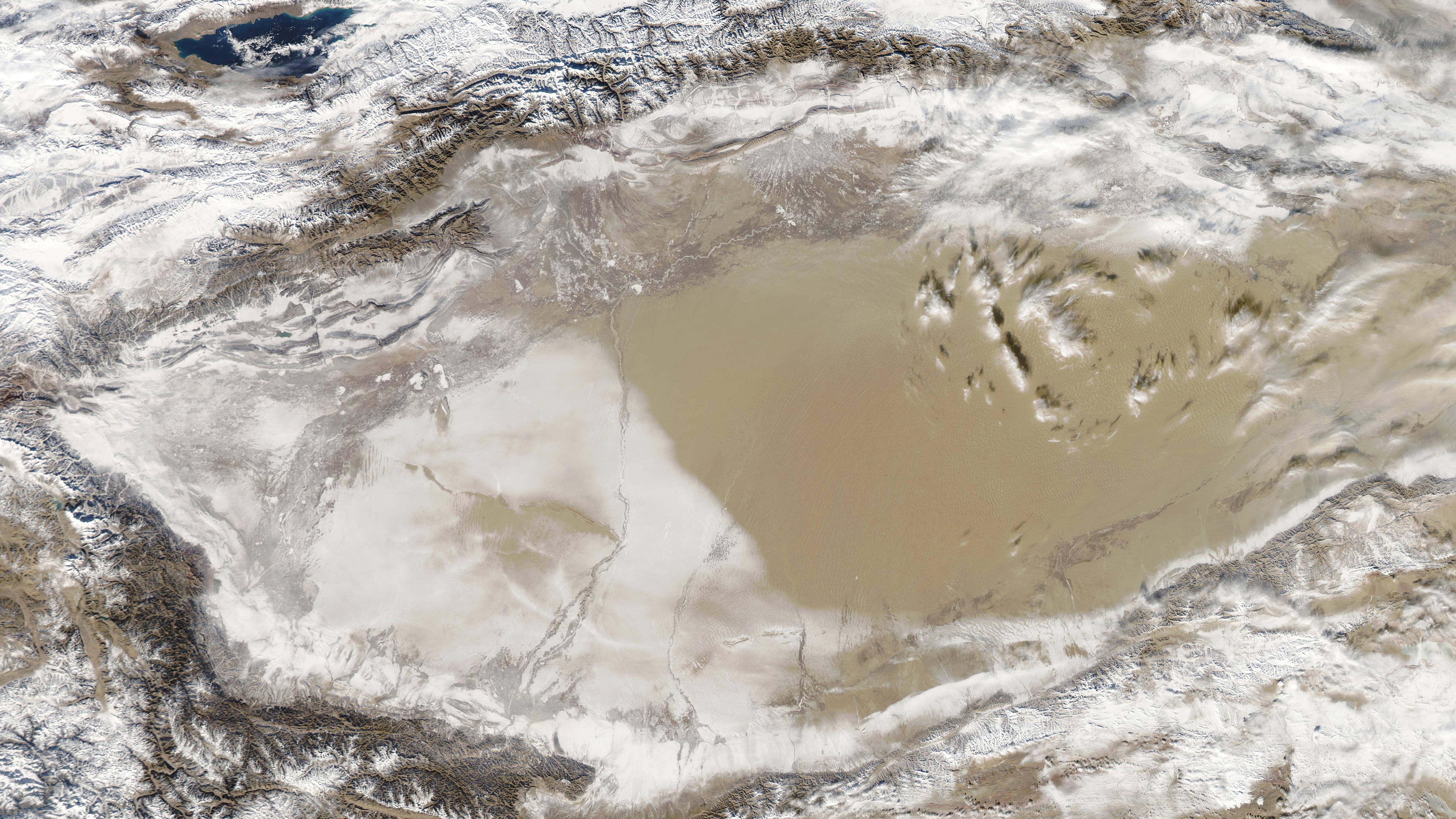 PHOTO: It's No Mirage - Snow Covers a Desert in China | The Weather Channel