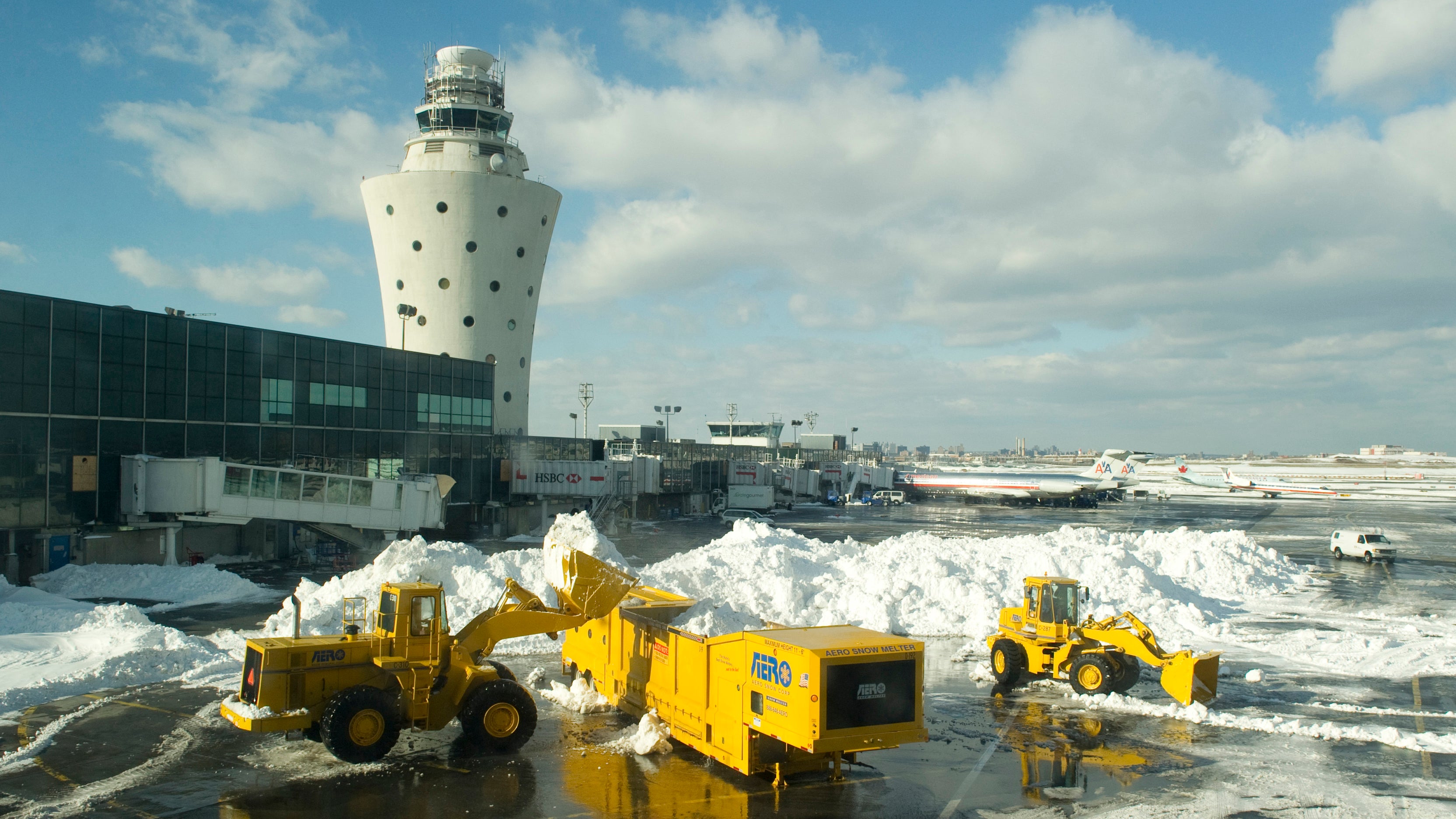 FAA to Staff 72 Airport Control Towers at Night | Weather.com