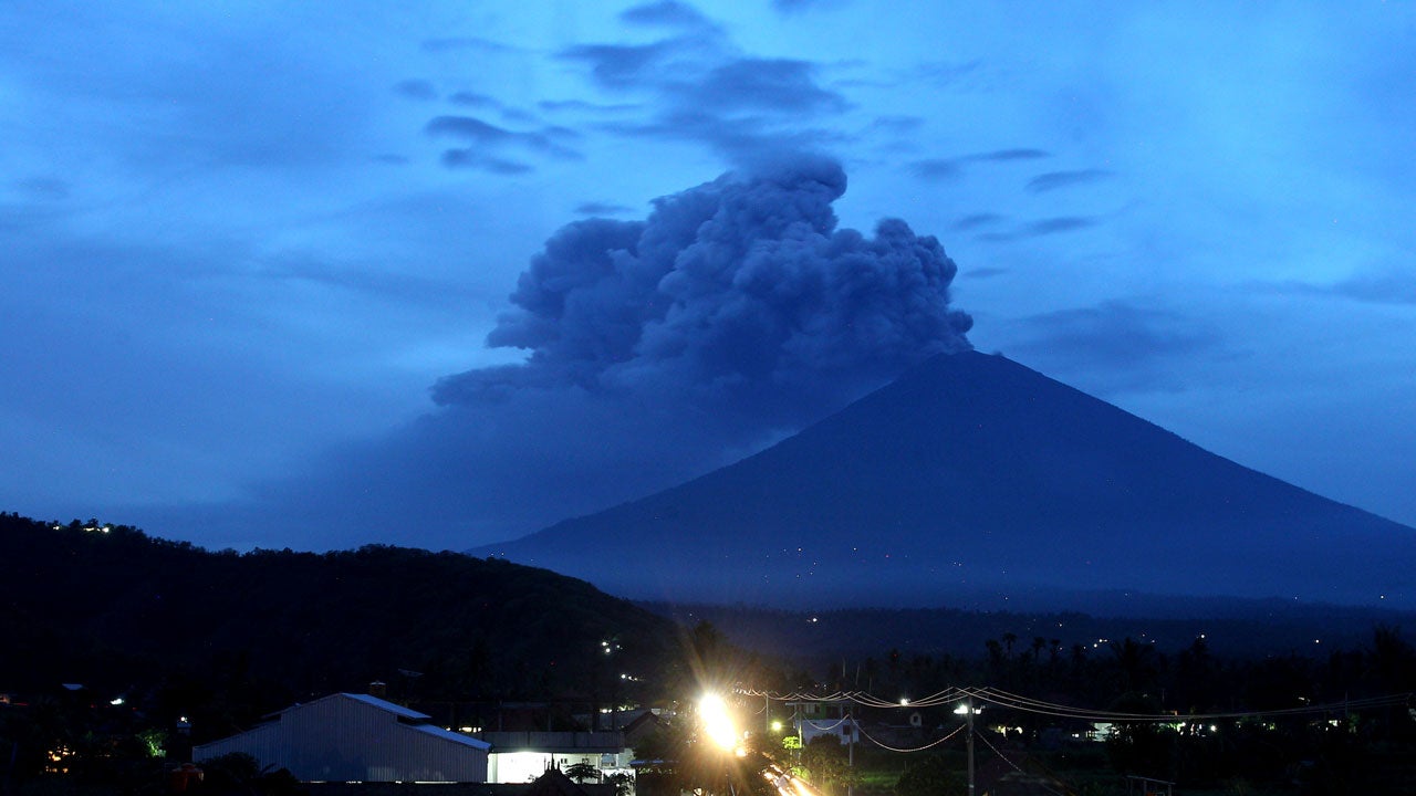 Volcanic Ash Hurled High Into Sky for 2nd Day | The Weather Channel