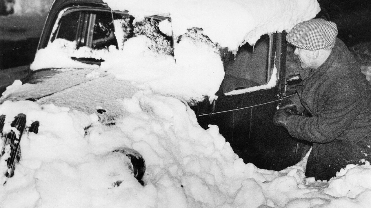 Winter Wonderland in Black and White: Vintage New York Snow Photos ...