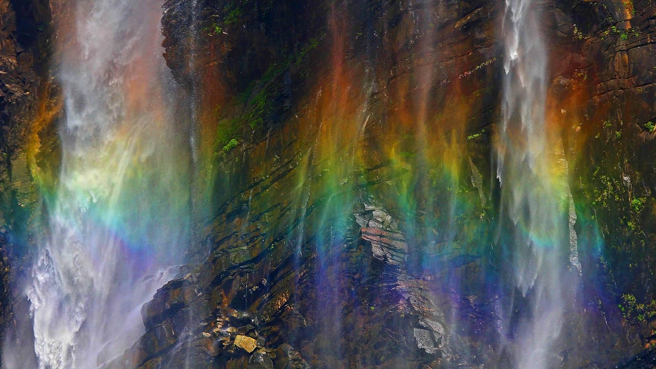 Photographer Captures Stunning Images of a 'Rainbow Waterfall' in India ...