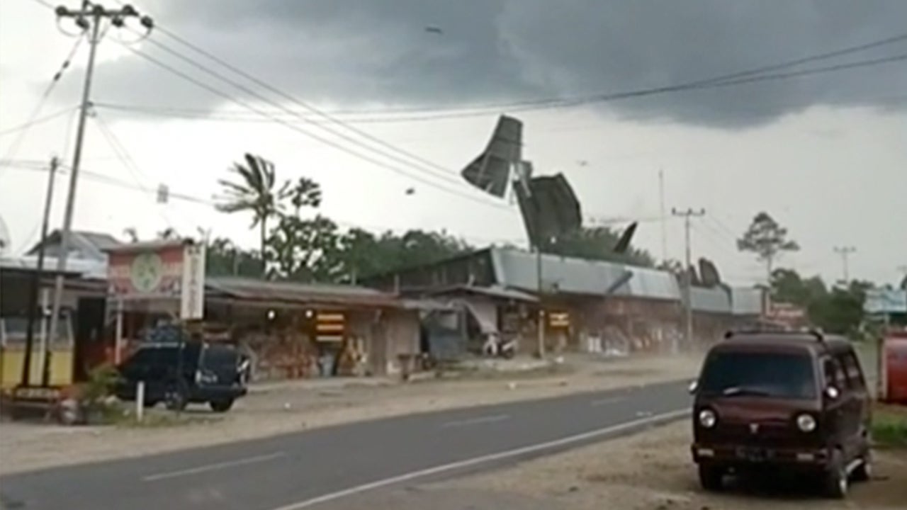 Watch Sparks Fly as Indonesia Tornado Sends Metal into Power Lines ... Watch Sparks Fly as Indonesia Tornado Sends Metal into Power Lines ...
