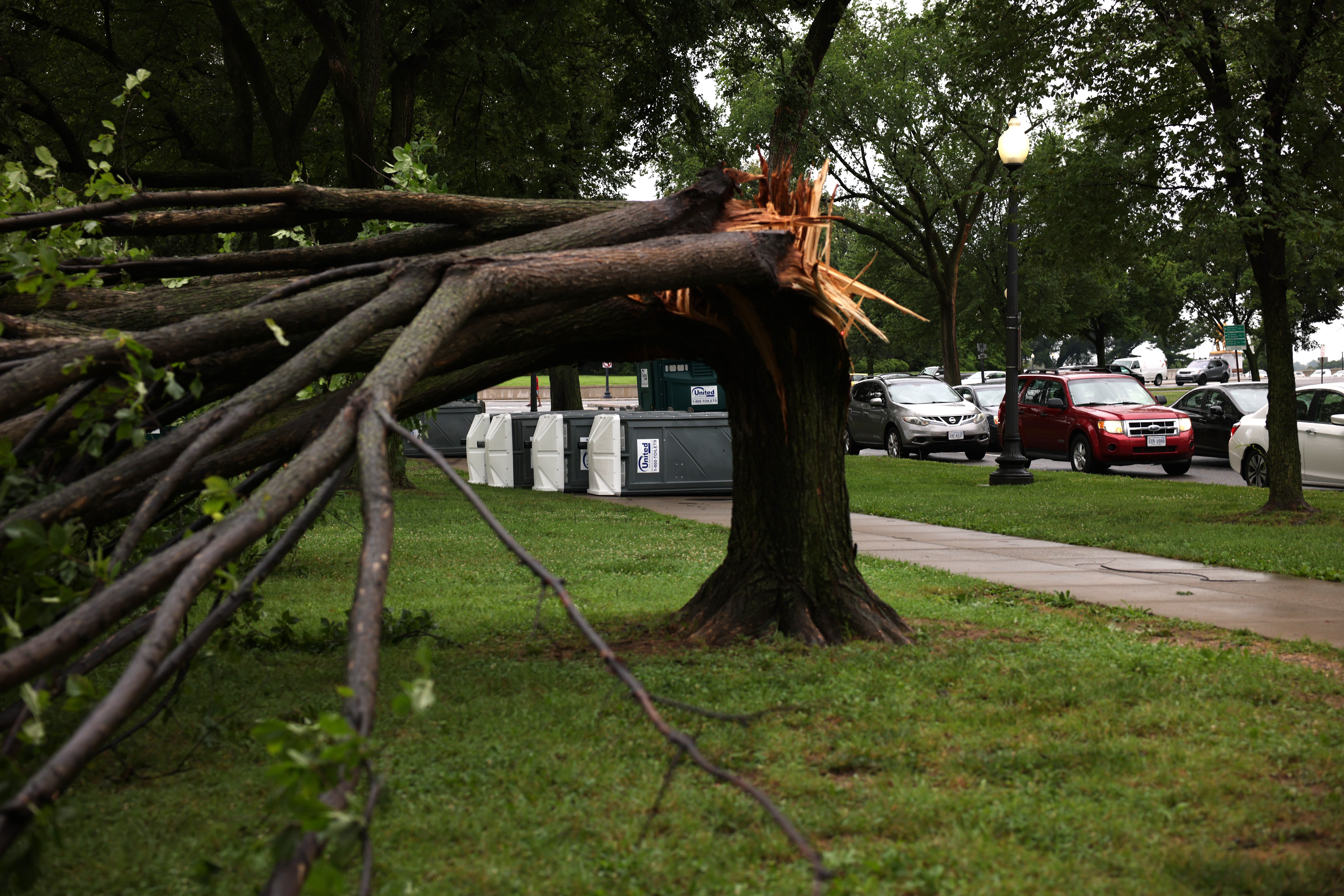 Possible Tornado Strikes D.C. (PHOTOS) | The Weather Channel