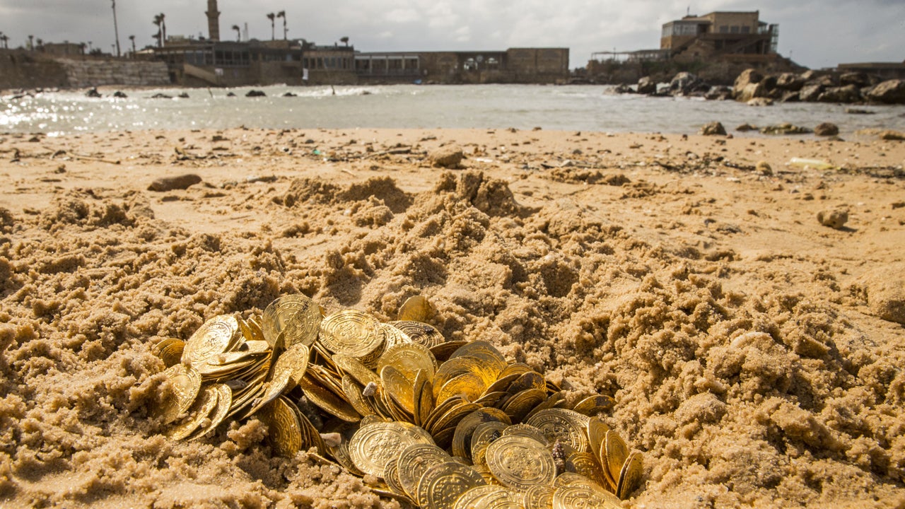 Scuba Divers Find Largest Cache of Gold Coins Ever Discovered in Israel ...