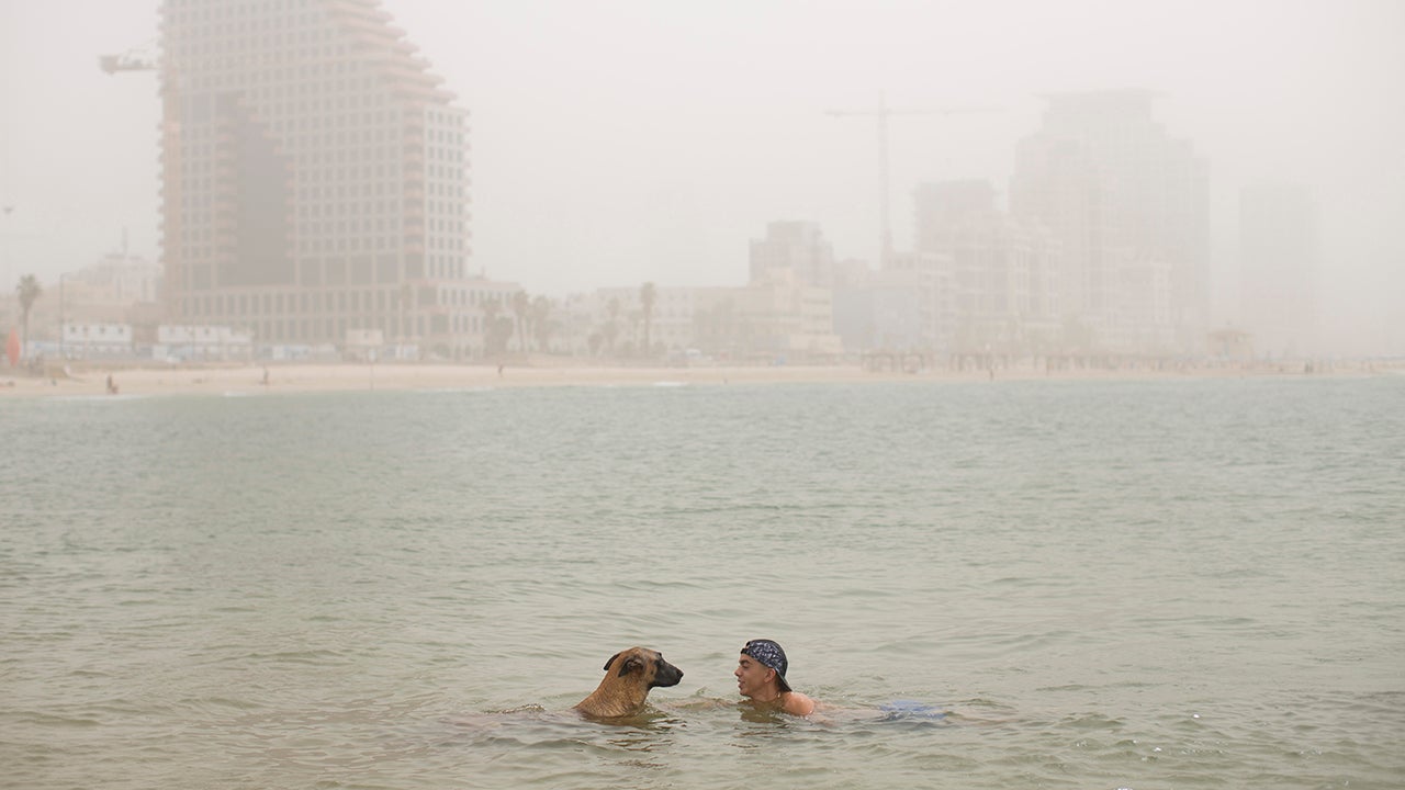 Intense Middle East Dust Storm Kills At Least 5, Sickens Hundreds | The ...