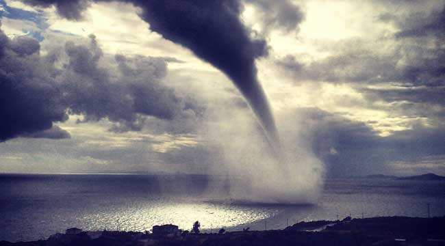 5 Waterspout Hot Spots Around the World | Weather.com