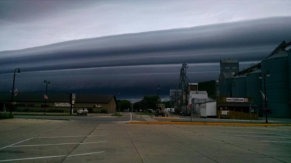 Awesome Shelf Cloud Thrills Sky-Gazers in Iowa and Minnesota | The ...