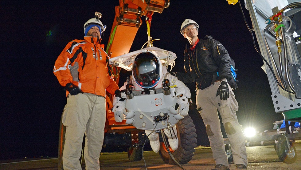 Google's Alan Eustace Breaks Felix Baumgartner's Skydiving Record for ...