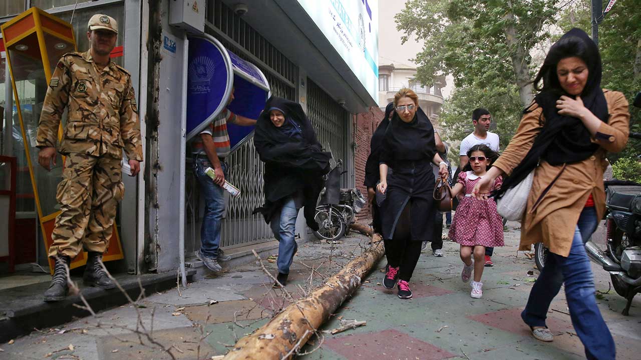 Tehran, Iran, Engulfed By Massive Dust Storm; At Least Four Deaths ...