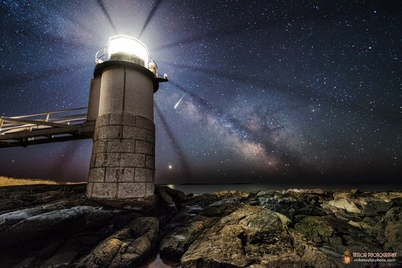 Dazzling Meteor Streaks Over Maine Lighthouse in Spectacular Photo ...