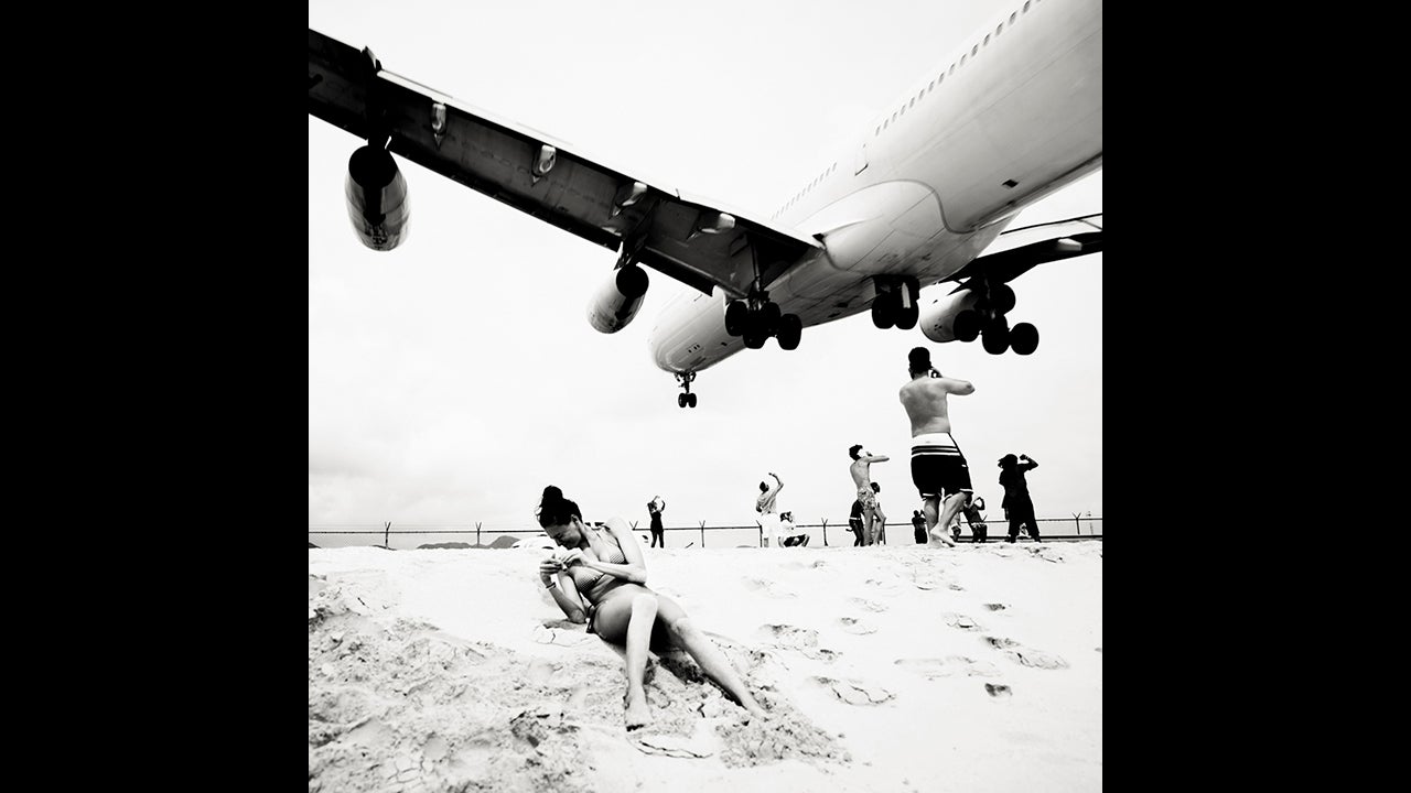 Scary Runway Forces Planes to Land Close to Beach (PHOTOS) | The ...