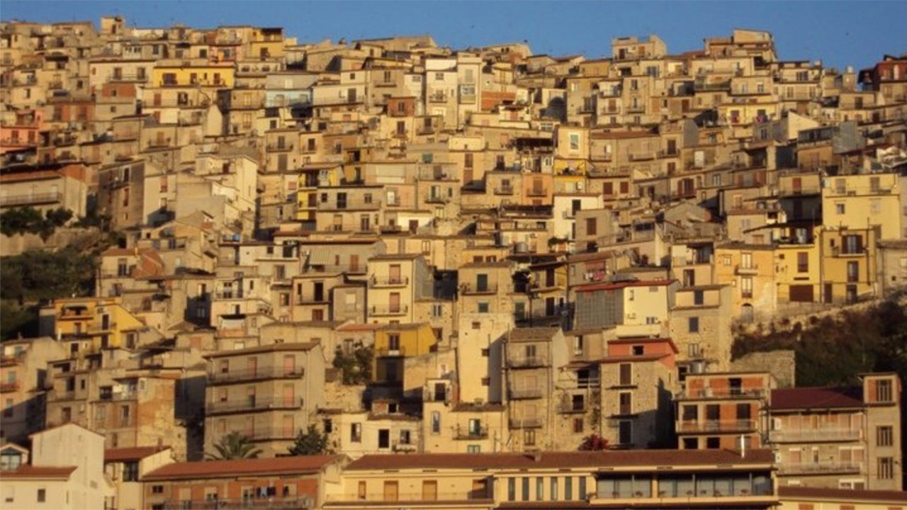 Italian Town Offers Free Houses to New Residents Willing to Renovate ...