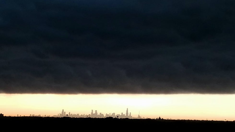 Massive Shelf Cloud Turns Chicago Into Gotham | The Weather Channel