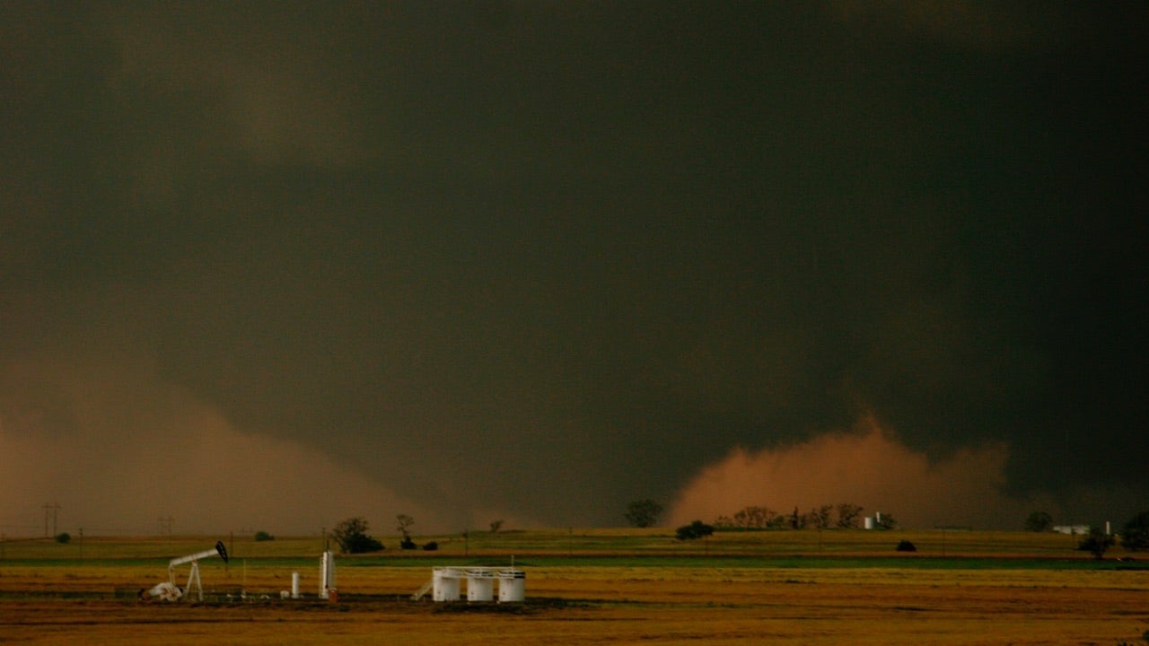 Lessons From a Storm Chaser on How to Stay Safe in Tornado Alley | The ...