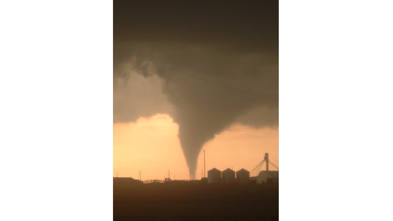 Lessons From a Storm Chaser on How to Stay Safe in Tornado Alley | The ...