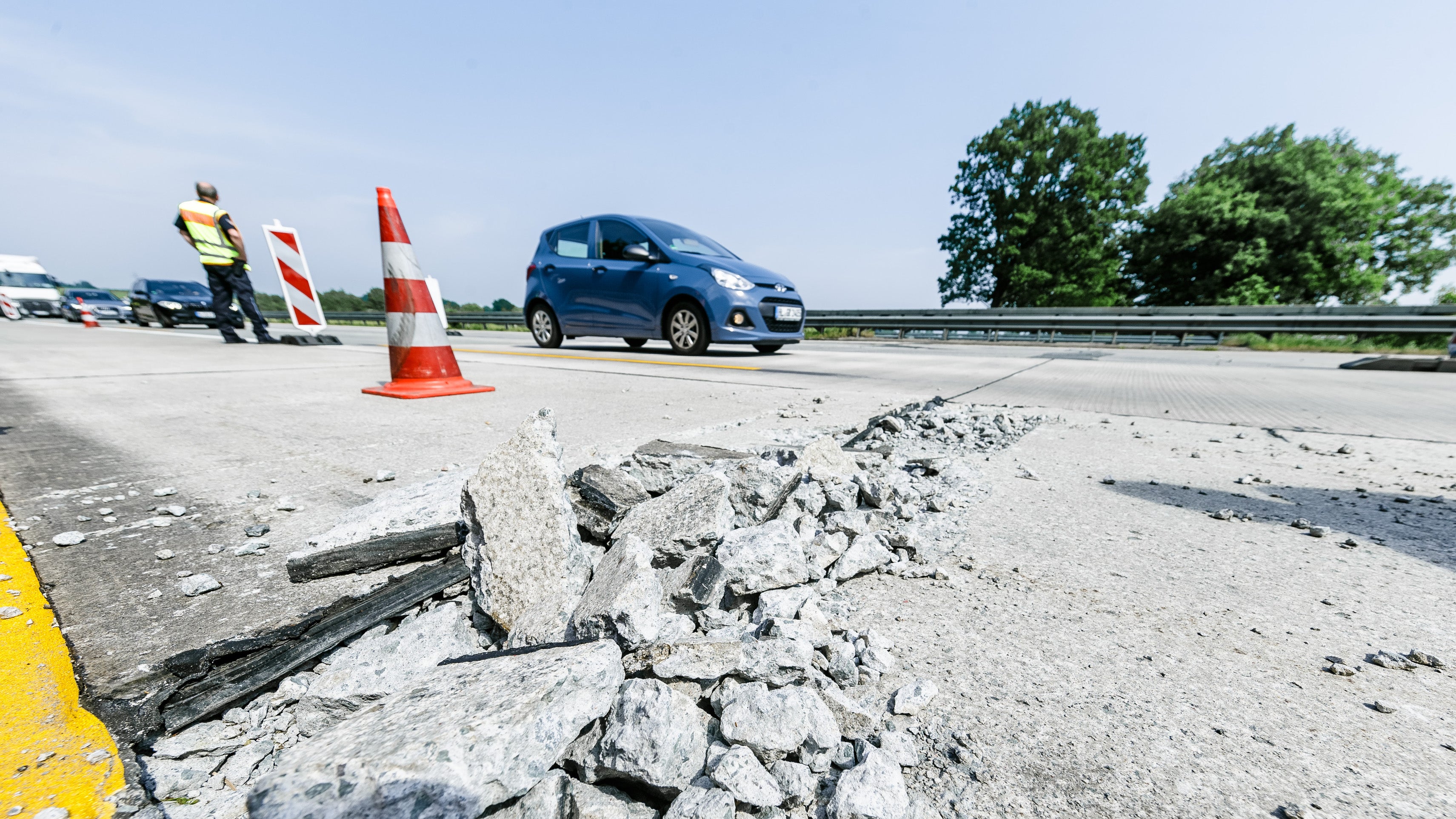 Können zur Todesfalle werden: Hitze sorgt für Straßenschäden auf ...