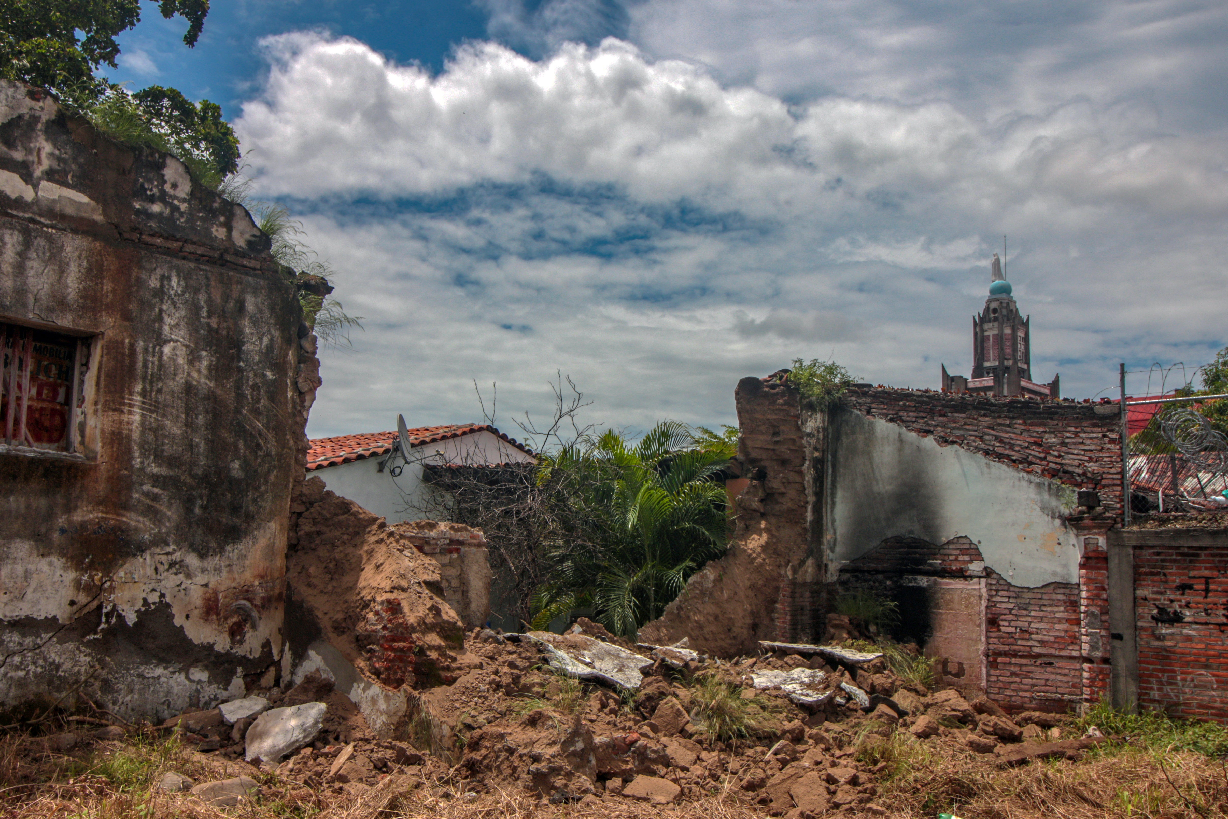 Photos Of The Damage Left Behind After A Magnitude 7.6 Earthquake ...