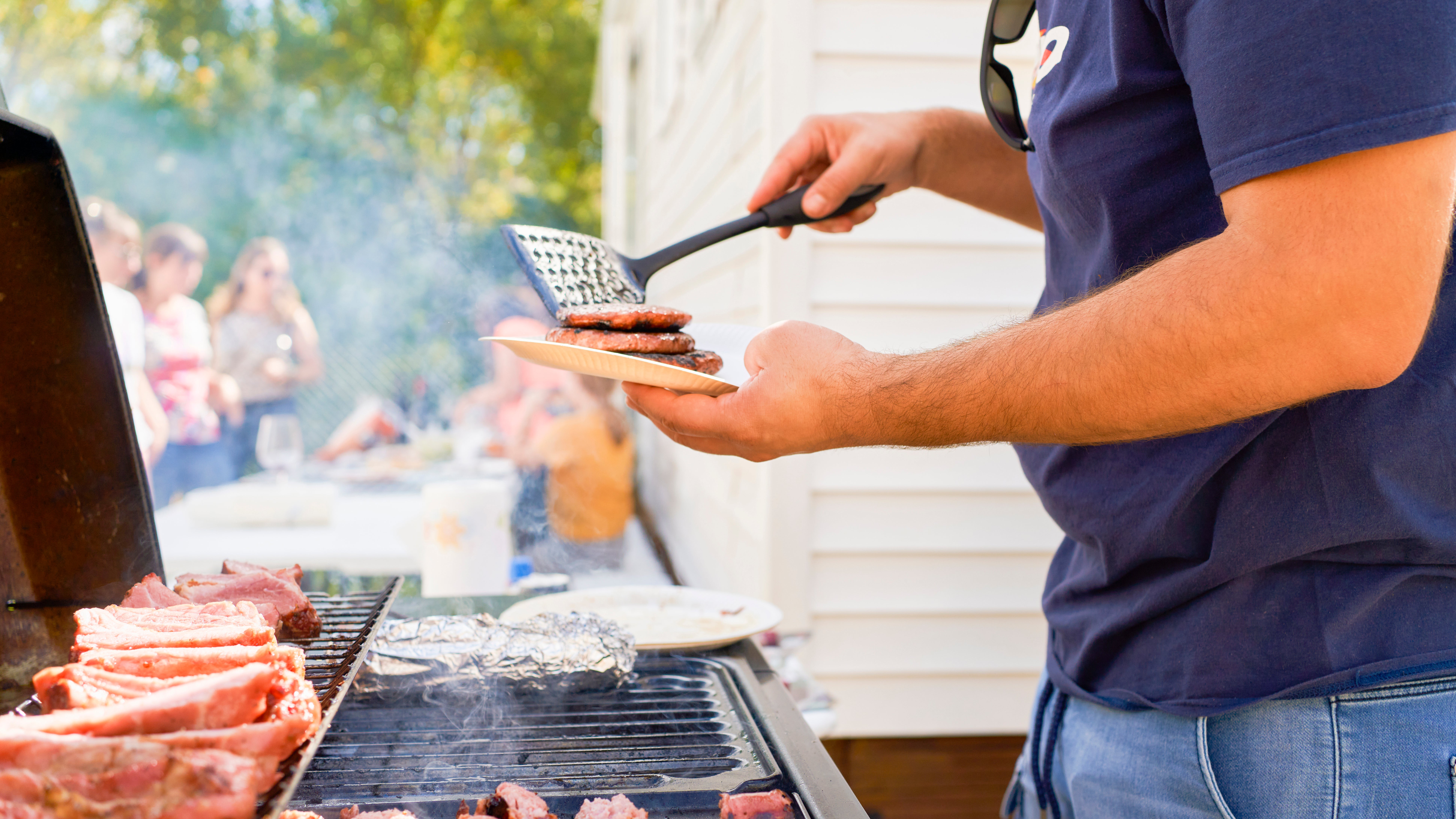 How Heat, Rain, Cold and Wind Can Affect Grilling Temperature | Weather.com