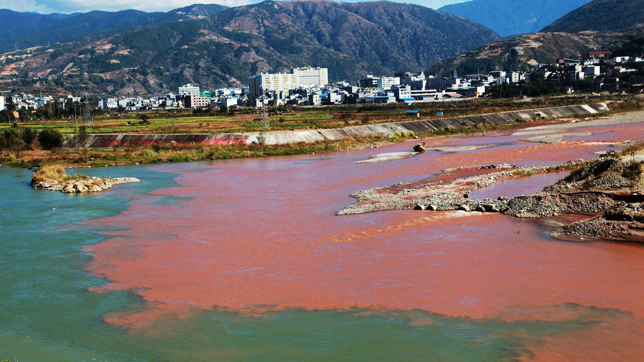 River in China Turns Bright Red, Takes on a 'Yin-Yang' Appearance | The ...