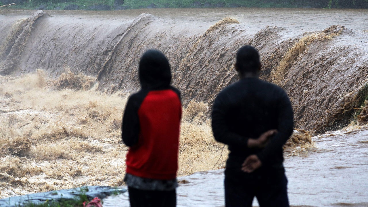 Tropical Cyclone Berguitta Lashes Mauritius, Reunion Island (PHOTOS ...