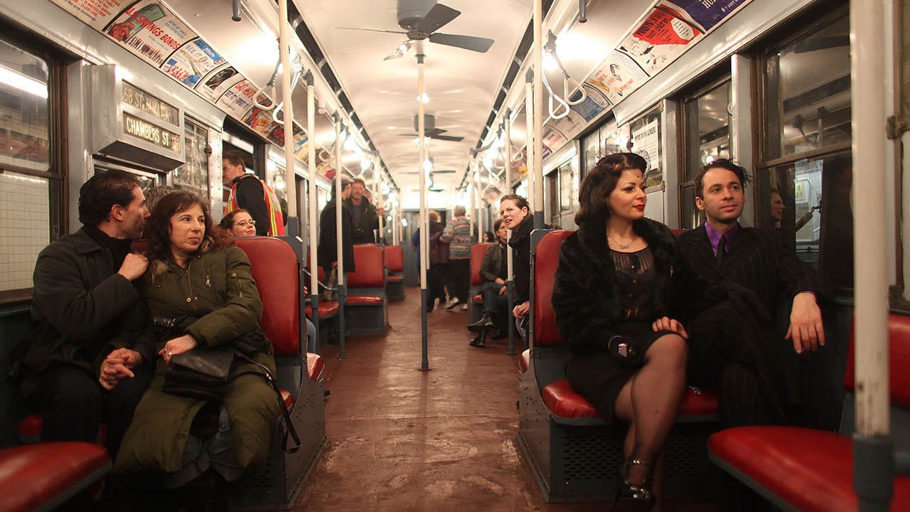 All Aboard NYC's Secret Vintage Holiday Train (PHOTOS) | The Weather ...