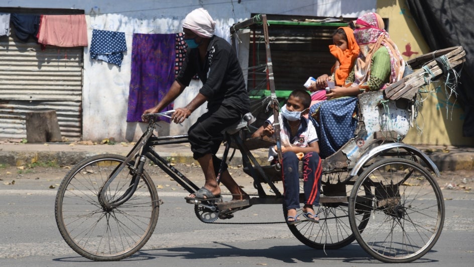 With Family in Tow, Migrant Man Pedals 1,350 Km on Rickshaw to Reach ...